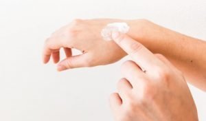 How to Use Neem Oil for Hair Growth [Guide] : Hairy Jimbo